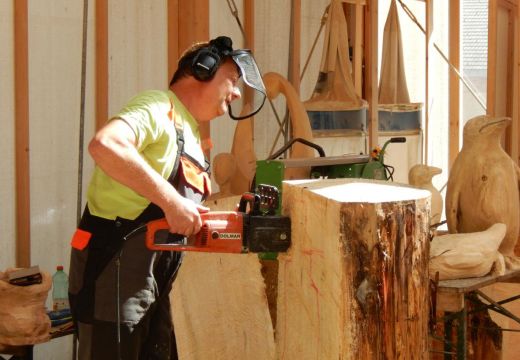 Chainsaw Carving - Woodcarving School Geisler-Moroder